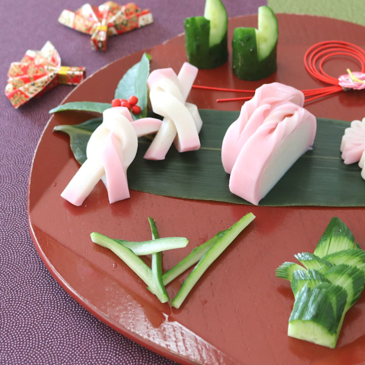 自宅で割烹気分！簡単飾り切り「松葉・折れ松葉（きゅうり）」でおせちを華やかに | kufura（クフラ）小学館公式