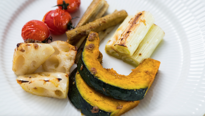 アンチョビをまとった「焼き野菜のマリネ」 もたれない・太らない！松田美智子の真夜中ごはん#2 | kufura（クフラ）小学館公式