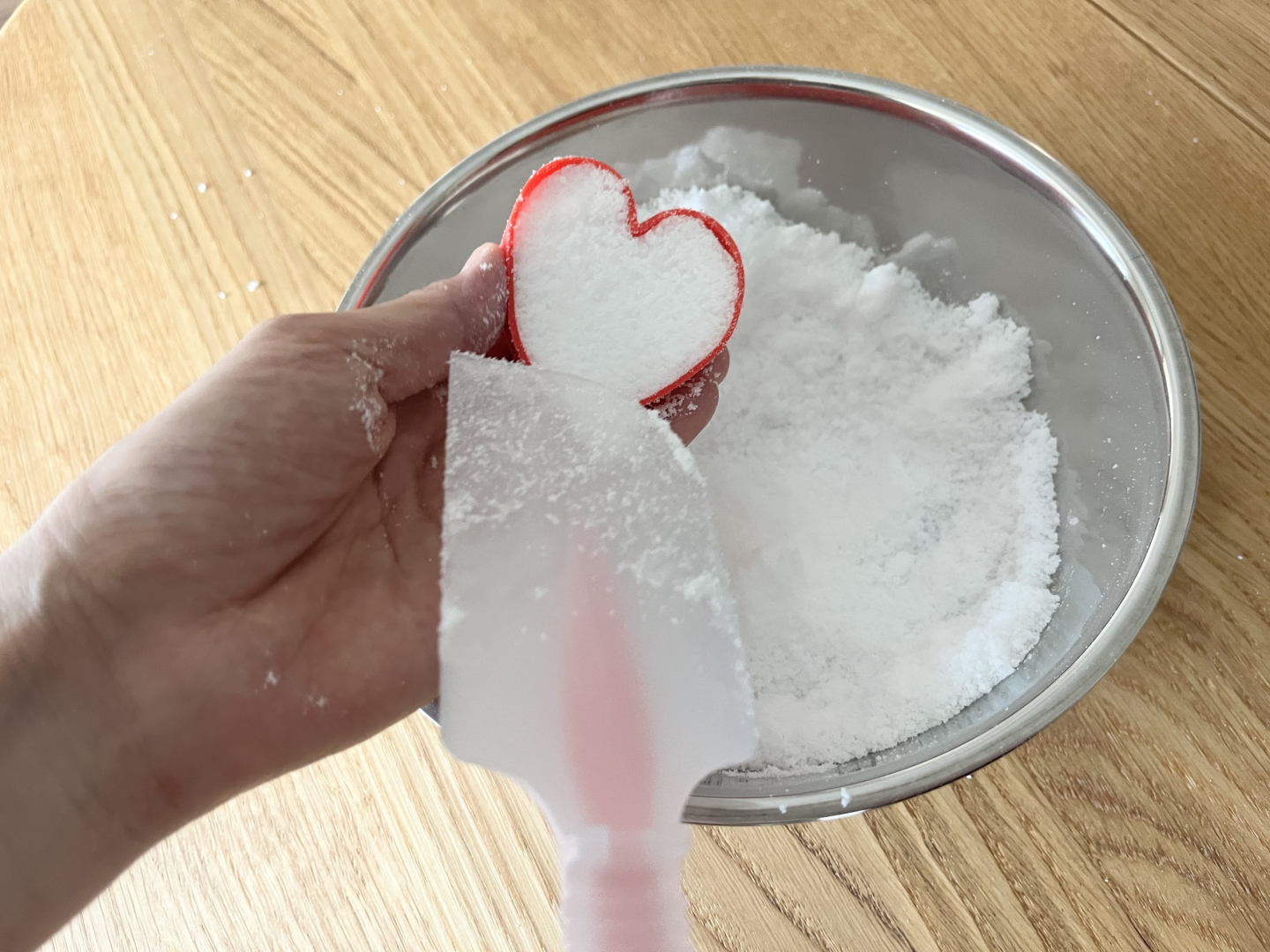 重曹でバスボムを作るには？クエン酸と無水エタノールで簡単に手作り！ | kufura（クフラ）小学館公式