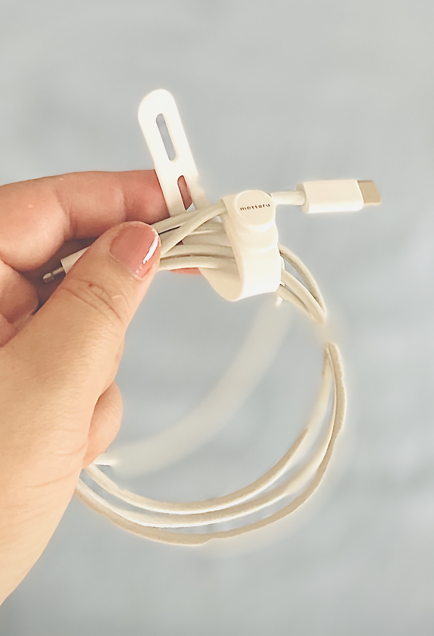 【写真11枚】コードからずれない、外れないのが何より便利！「MOTTERU sofumo ソフトタッチケーブルバンド」 | kufura（クフラ）小学館公式