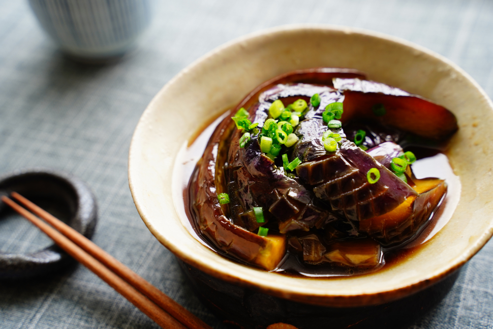 「秋なす」の旬の時期に、絶対に作ると決めているレシピを調査。これだけは欠かせない…！ | kufura（クフラ）小学館公式