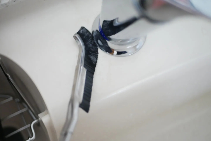 【写真29枚】大掃除にもおすすめな「お掃除グッズ」！1つでマルチに使える隙間ブラシや洗剤など全4アイテムを写真で見る | kufura（クフラ）小学館公式