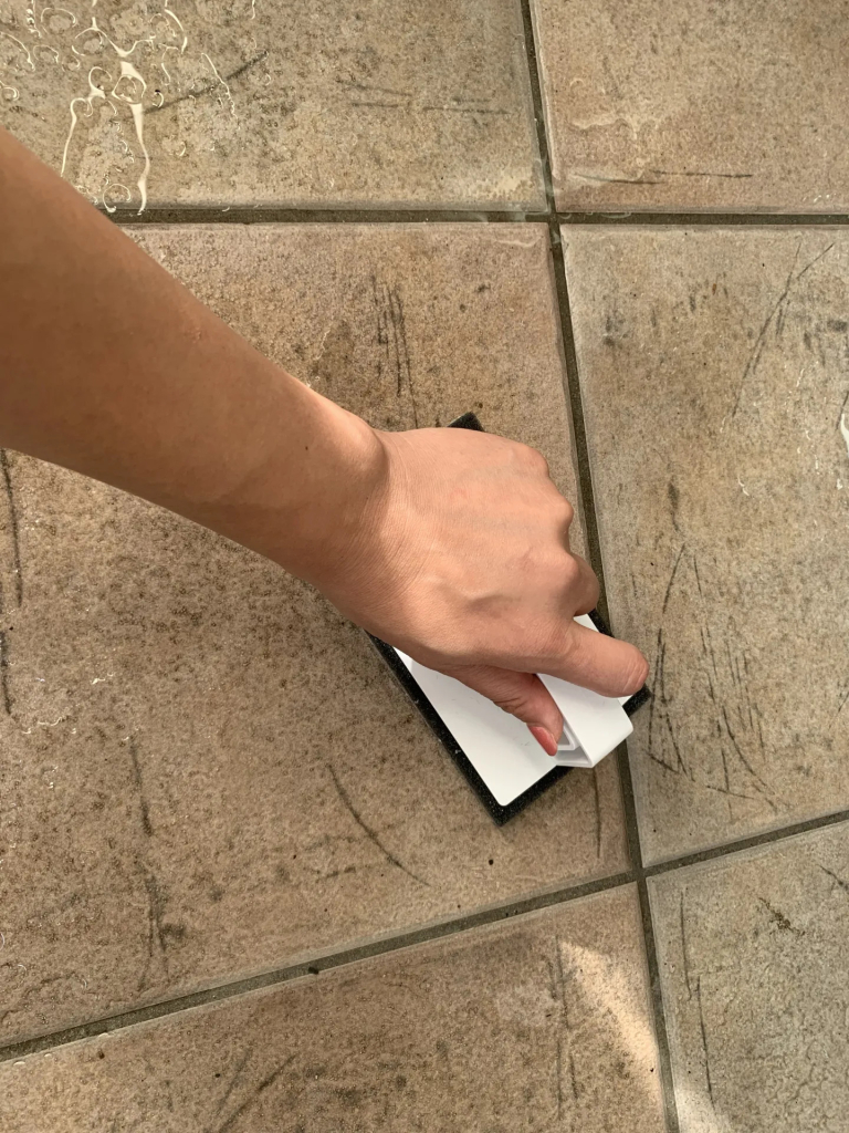 【写真29枚】大掃除にもおすすめな「お掃除グッズ」！1つでマルチに使える隙間ブラシや洗剤など全4アイテムを写真で見る | kufura（クフラ）小学館公式