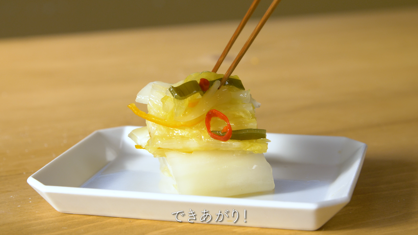 干して旨味を凝縮！冬の常備菜「白菜の浅漬け」を作ろう【沼津りえの季節の手仕事#12】 | kufura（クフラ）小学館公式