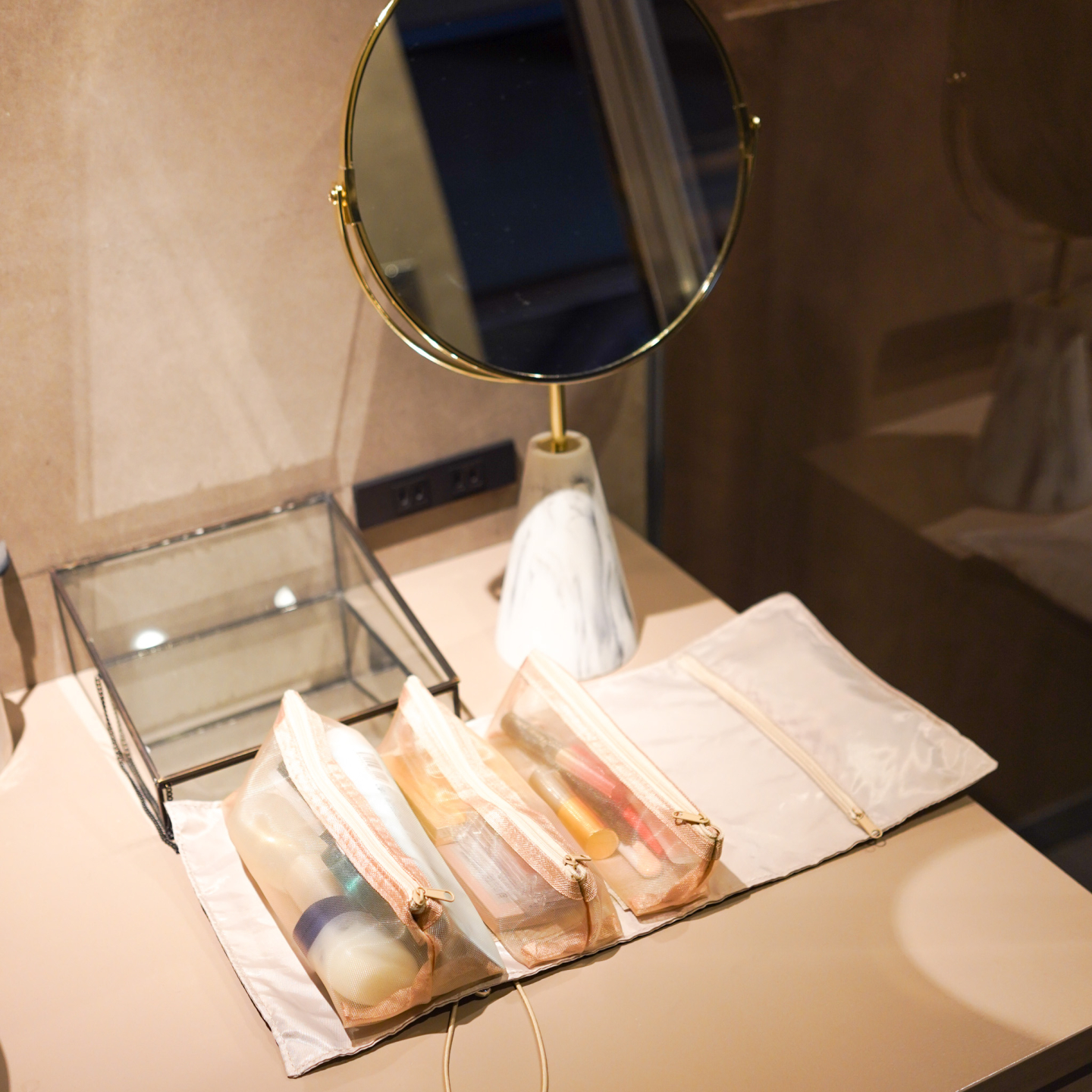 【3COINS】and usの「取り外しポーチ」は持ち運びに便利！整理しながらたっぷり収納 | kufura（クフラ）小学館公式