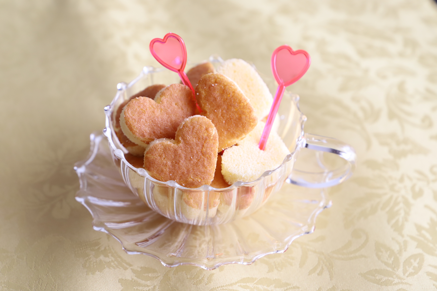 【業務スーパーのおすすめ#32】冷凍の「スポンジシート」があれば、手作りお菓子が超簡単！ | kufura（クフラ）小学館公式