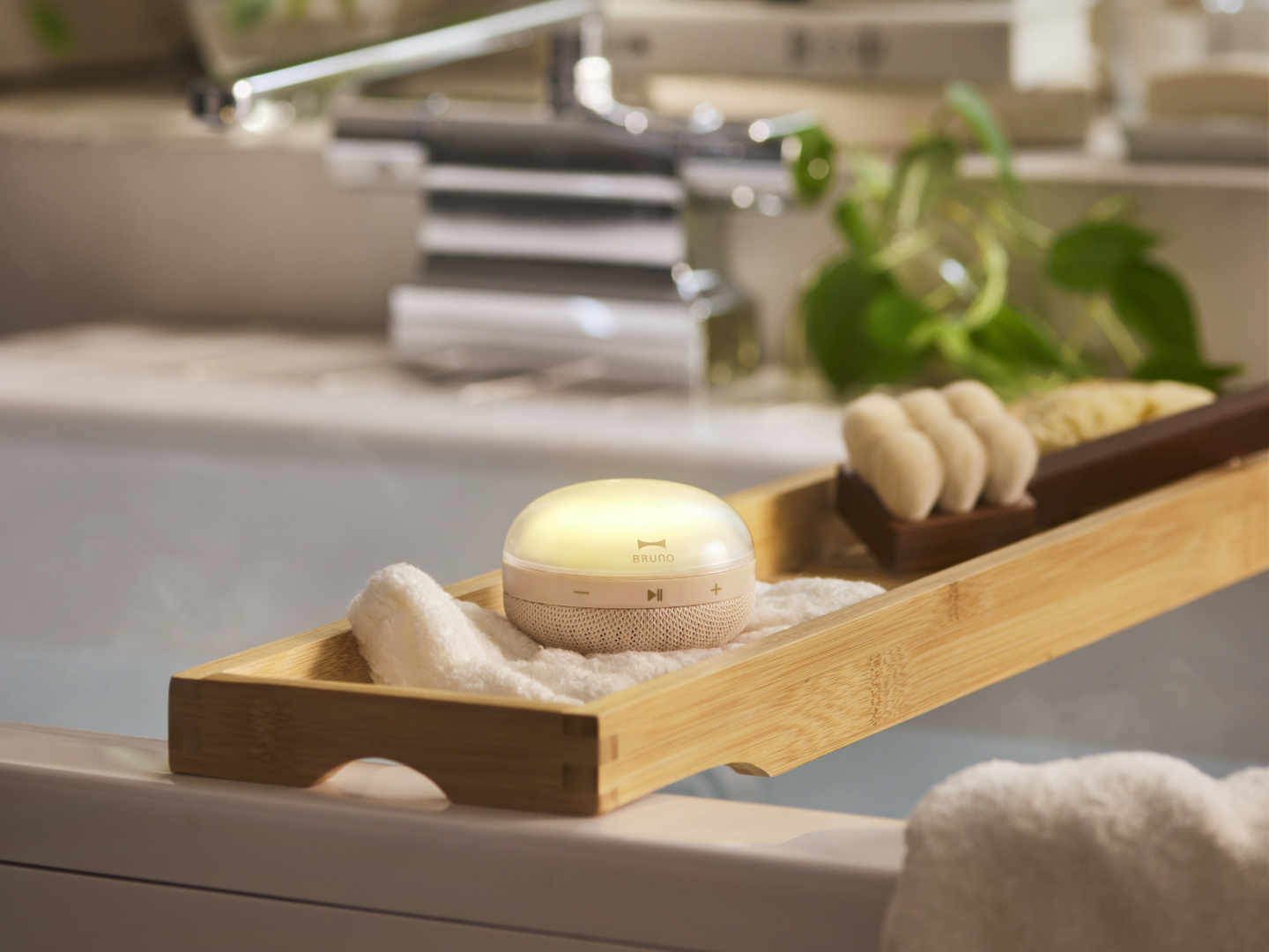 アロマや音で癒しのナイトタイムを。BRUNOから「寝る前リフレッシュ」アイテムが新登場 | kufura（クフラ）小学館公式