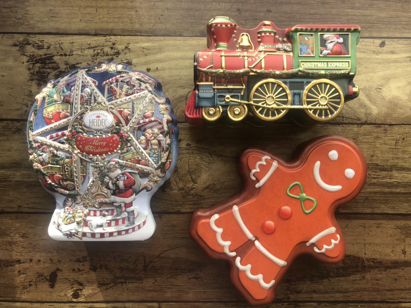 手に入れたい！サンタクロースにスノーマン… 夢見る「クリスマスのお菓子缶」たちがずらり【お菓子缶の世界】＃14 | kufura（クフラ）小学館公式